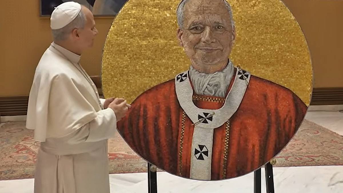 León XIV, con su mosaico - Oraciones y Pruebas de Dios